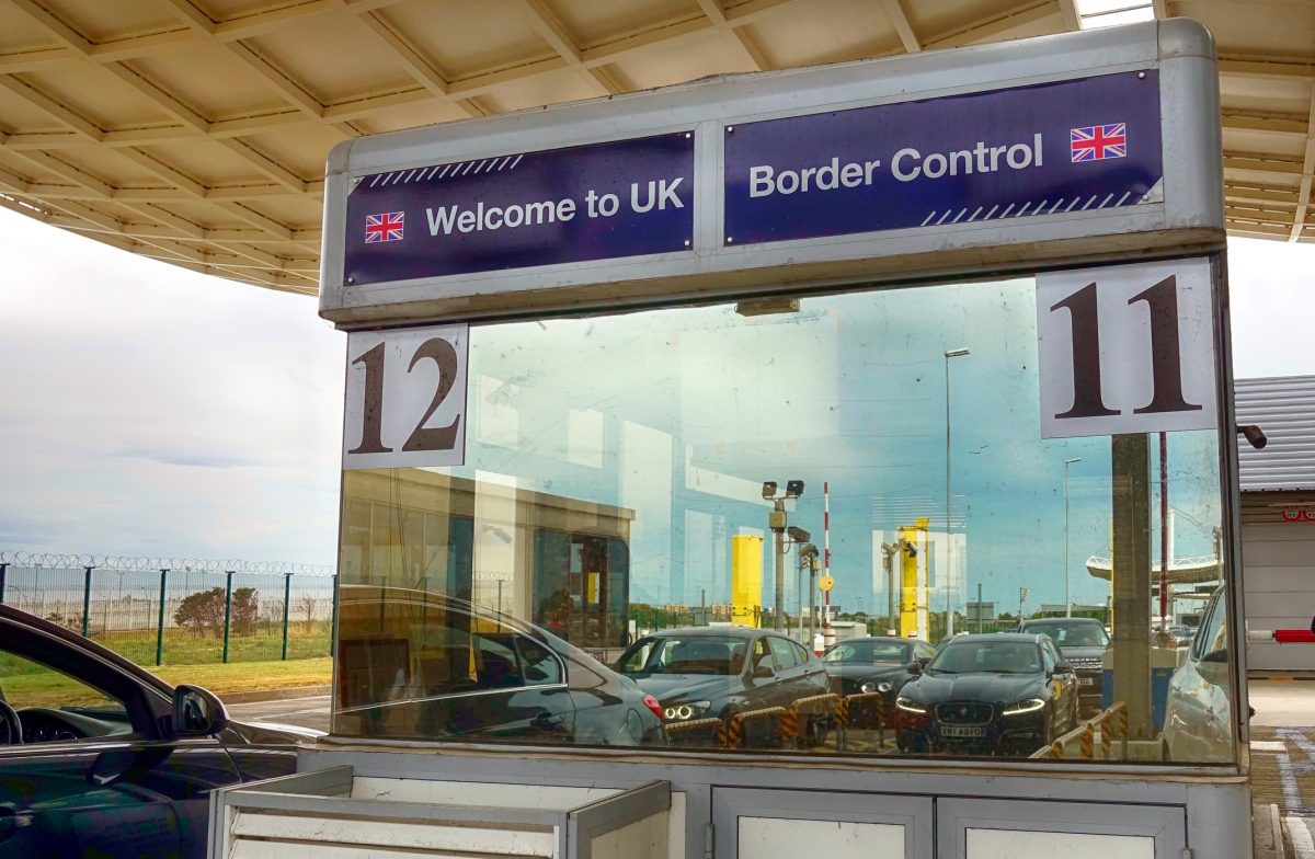 The sight of UK Border Police arresting young Europeans on arrival in ...